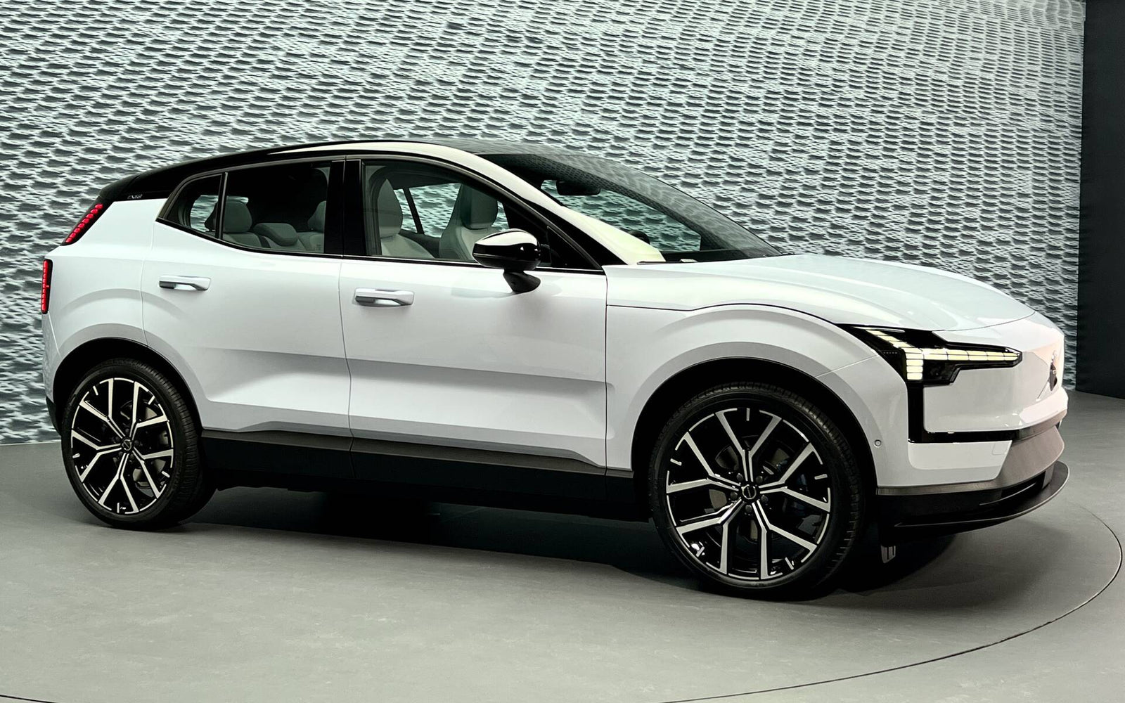 Volvo Initiates Recall for Over 40,000 EX30 EVs Due to Battery Fire Ri ...
